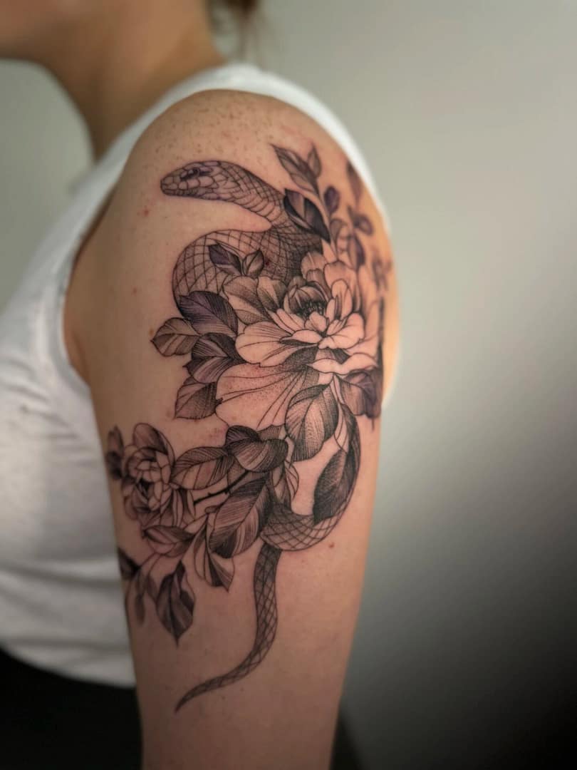 Linework Tattoo in Köln stechen lassen | Tattoo Studio eRain